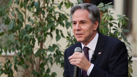 Ги осудуваме сите оние кои слават одземање невини животи рече Блинкен во Израел