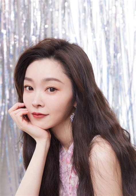 宋轶34岁庆生照释出 身穿粉色长裙美丽又梦幻 搜狐大视野 搜狐新闻