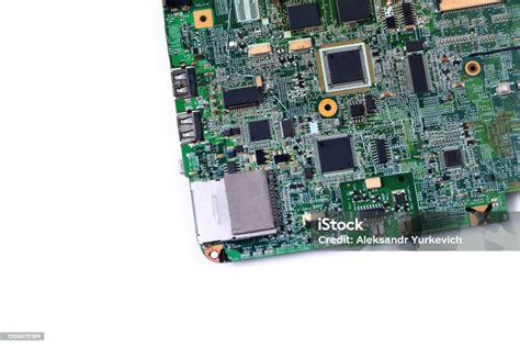 노트북 배경 흰색 배경의 오래된 마이크로 회로 복사 공간을위한 장소 Diy에 대한 스톡 사진 및 기타 이미지 Diy Usb 포트 감소 Istock