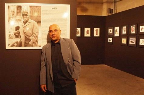 تقدیر از داور پنجمین دوسالانه کارتون کتاب به عنوان چهره بین‌المللی هنر مقاومت نهاد کتابخانه