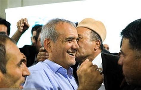 تصاویری خاص از مسعود پزشکیان با یک کلاه متفاوت