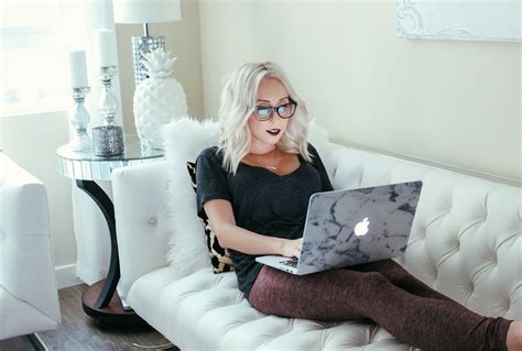 4 Rekomendasi Casing Laptop Cantik Nggak Lebay Cocok Buat Cewek Urbandigital