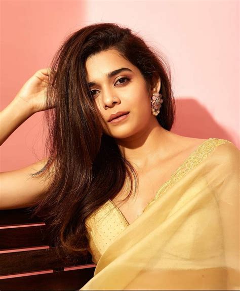 Mithila Palkar Scrolller