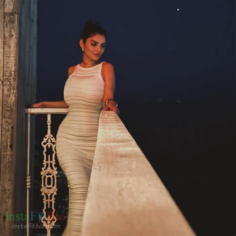 Anveshi Jain Wallpapers Instafitbio Models Biography