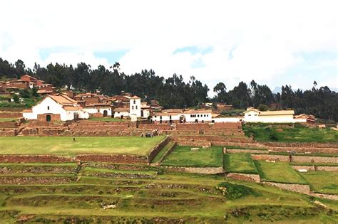 Travel Guide Chinchero