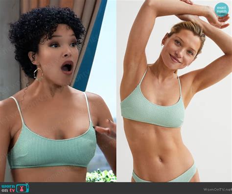 8 Hot Sexy Brook Kerr Bikini Pics