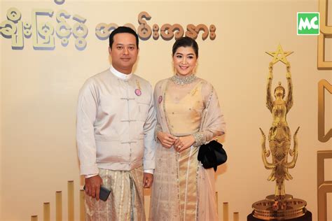 အပြုံးကိုယ်စီ နဲ့ အကယ်ဒမီ ပွဲတက်လာတဲ့ ဦးတီ နဲ့ အူဝဲ