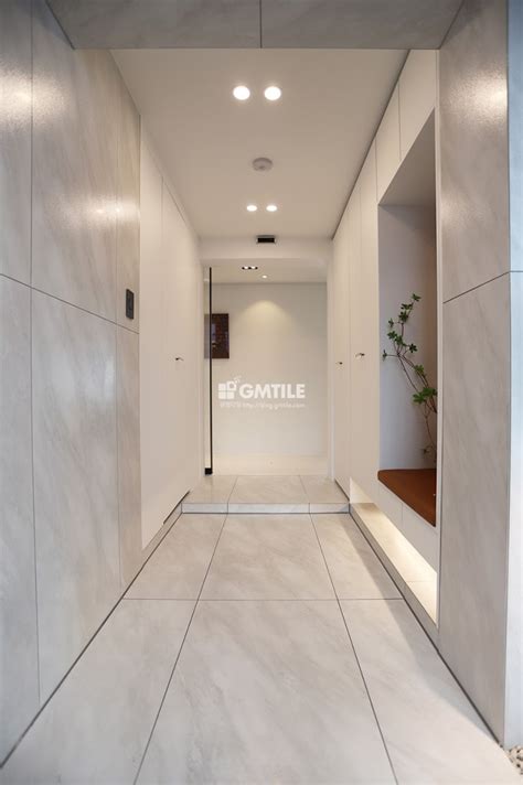 구름처럼~부드러움이 느껴지는 비앙코 카라라 고급스럽고 우아한 현관 인테리어에 안성맞춤이에요 광주아덱스광주타일광주아메리칸스탠다드광주욕실리모델링은 광명타일에서 만나요