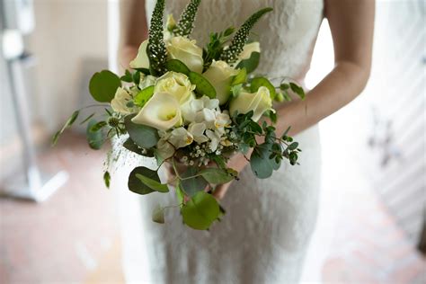 실내 고요한 꼬마 전구 꽃 꽃 아치 꽃꽂이 꽃잎 낭만적인 녹지 대기의 럭셔리 이벤트 매력적인 매우 복잡한 매혹적인 몽환 무성한 단풍 미묘한