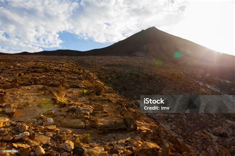 카나리아 로케 델 모로섬의 남쪽 서쪽 부분 근처 화산 첨단에 등반에 화석 언덕 0명에 대한 스톡 사진 및 기타 이미지 0명 고독 부정적인 감정 표현 과학 Istock
