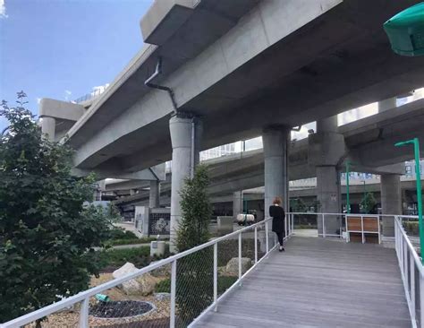 天桥底睡天桥人称图天桥名城大山谷图库