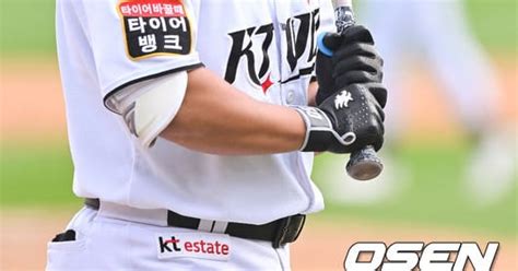 [사진]만루 추가득점 찬스 놓친 강백호 아쉽다