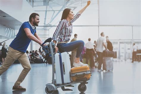 Напитки и большая бутыль шампуня в ручной клади В каких аэропортах сняты ограничения Turist