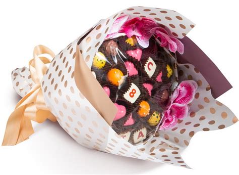 Сладкие подарки на 8 марта своими руками шоколад и букеты из конфет на международный женский день