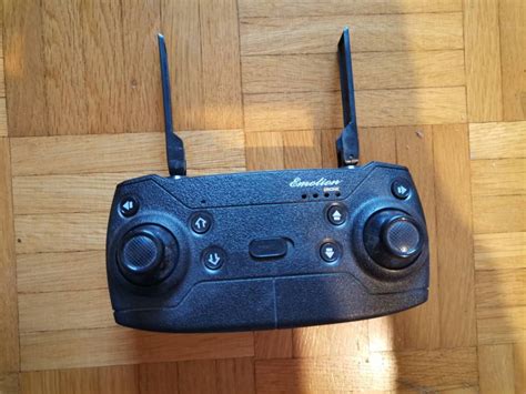 Zložljiv Mini Dron Z Kamero Kot Nov Eachine E58