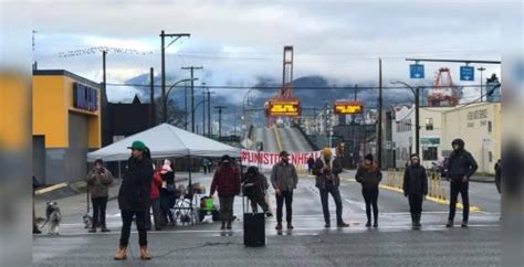 Vancouver Demonstrators Block Bridges Over Arrests On Wetsuweten
