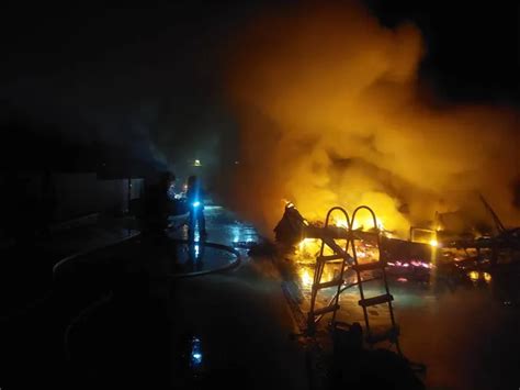 Під Луцьком пожежа на подвірї горів трейлер фото — новини