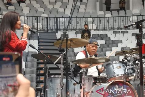 Menteri Basuki Main Drum Di Depan Presiden Jokowi Antara News Jawa Timur