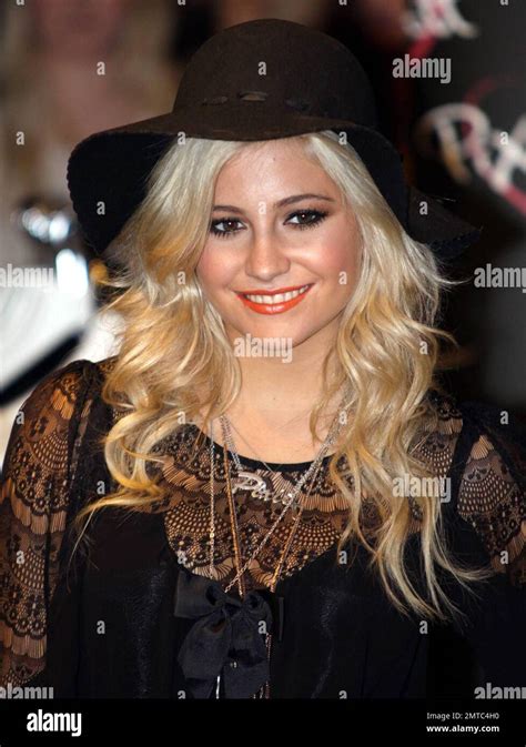 Pixie Lott Pose Des Photos Pour Promouvoir Sa Nouvelle Gamme Automne