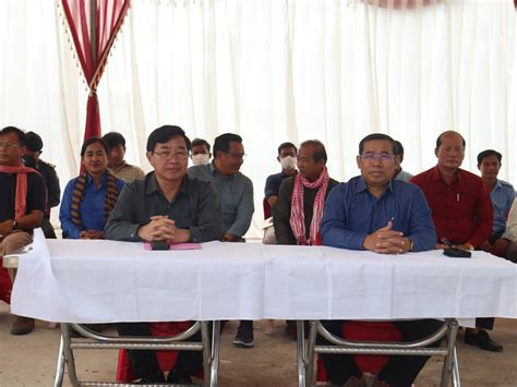 ថ្នាក់ដឹកនាំខេត្តតាកែវ អញ្ជើញចូលរួមផ្ដល់ពូជស្រូវជូនប្រជាពលរដ្ឋ ដែលរងគ្រោះដោយជំនន់ទឹកភ្លៀង