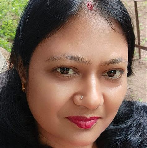 মা তুমি না ফেরার দেশে চলে গেছো আজ বড় মনে পড়ছে তোমাকে তোমার আশীর্বাদে আমরা এখন অনেক ভালো আছি