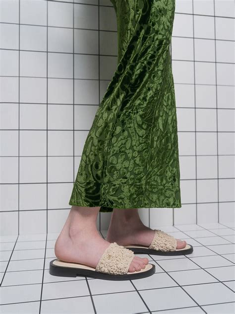 크로셰 플로럴 슬라이드 샌들 초크 세일 찰스앤키스 코리아