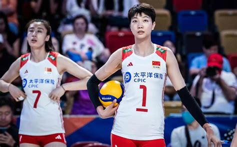 奥资赛中国女排首战：李盈莹受手伤影响！仲慧郑益昕表现不错！腾讯新闻