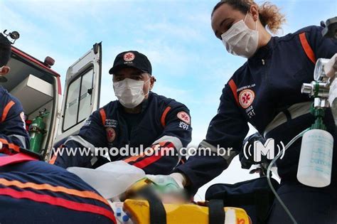 Jovem De 24 Anos Fica Ferida Em Acidente Entre Moto E Carro Em