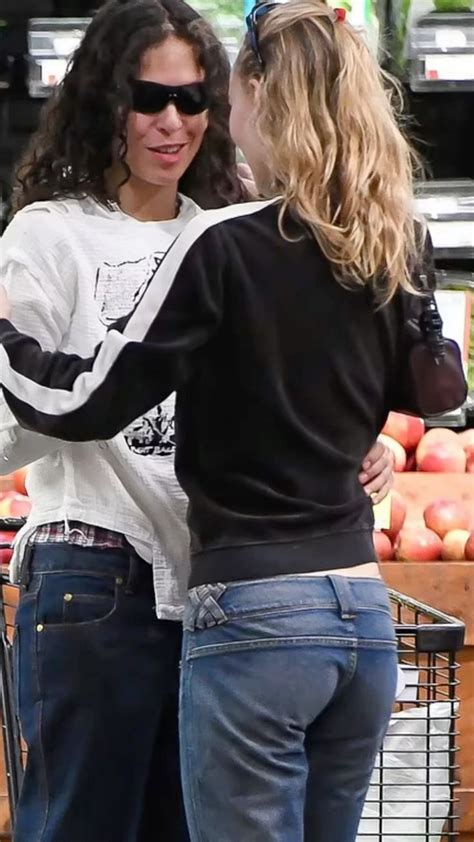 Épinglé par Bee sur DANI MOON