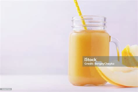 스무디는 과일 테이블에 유리 항아리에 잘 익은 멜론에서 요리 텍스트에 대 한 공간을 가진 음식 0명에 대한 스톡 사진 및 기타 이미지 Istock