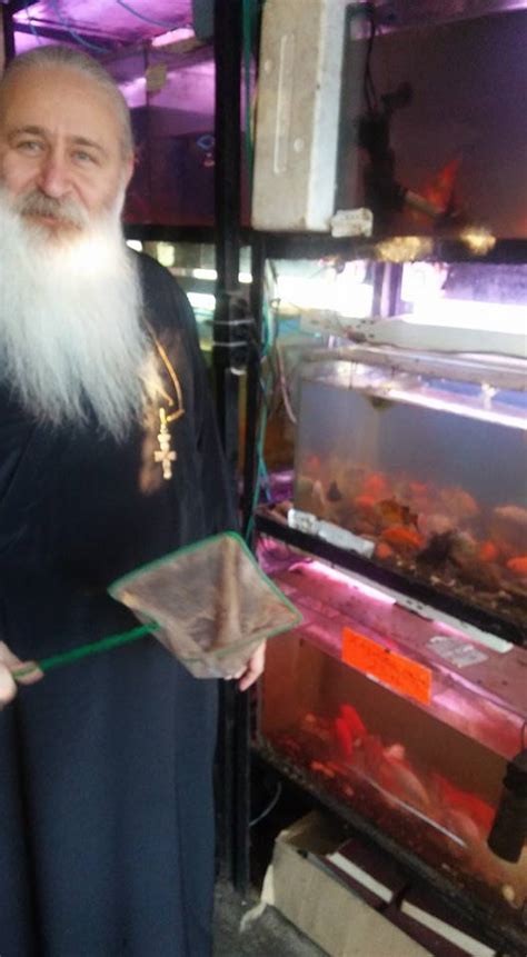 Негово Преосвещенство Епископ Сионий благослови рибите