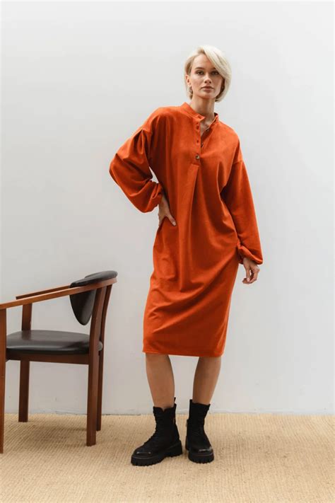 Купити Теракотова замшева сукня міді з поясом