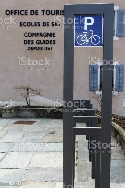 자전거 주차 생 제르바이 레 뱅 오트 사부아 오베르뉴 론 알프스 프랑스 0명에 대한 스톡 사진 및 기타 이미지 0명 건물 외관 건물 정면 Istock