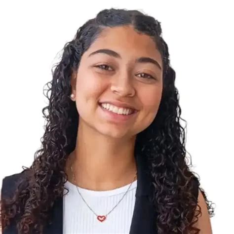 O Código por Trás dos Insights Como o Python se tornou Essencial na Análise de Dados Beatriz