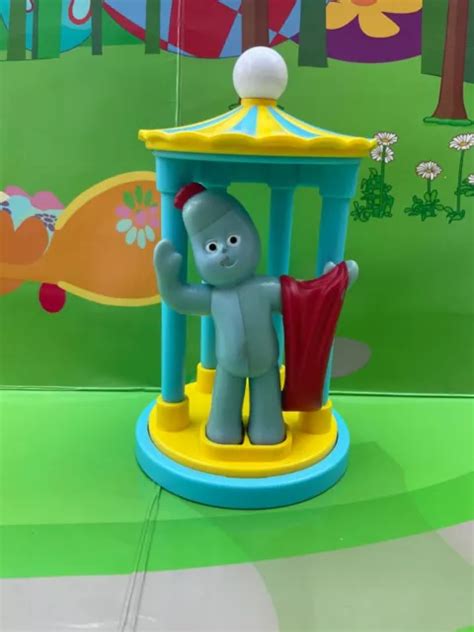 In The Night Garden Iggle Piggle Figure With Gazebo Ideal Cake Topper