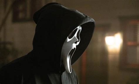 Ghostface Lleva Sus Travesuras Lunáticas Con Cuchillos A Nueva York En