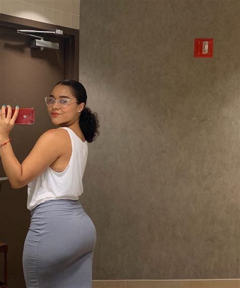 The New Girl At Work 👀 R Sexybutclothed