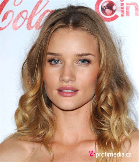 Celebrity Rosie Huntington Whiteley Long Wavy Hairstyle Pictures