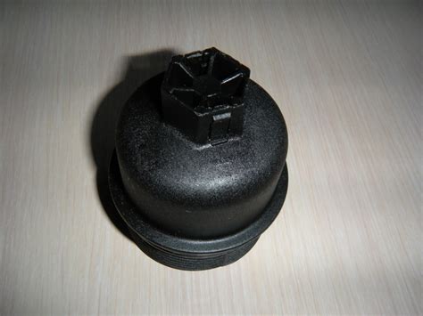 Корпус масляного фильтра из пластика. — Renault Laguna III, 2 л, 2007 ...