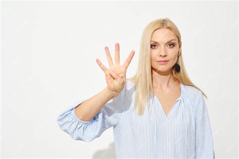 Premium Photo Attractive Blonde Woman Shows Four Fingers Counting
