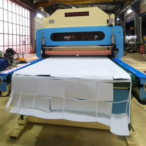양 벨트식 롤 톰슨프레스기계 동영상 자동차내장재부직포가공 Youtube