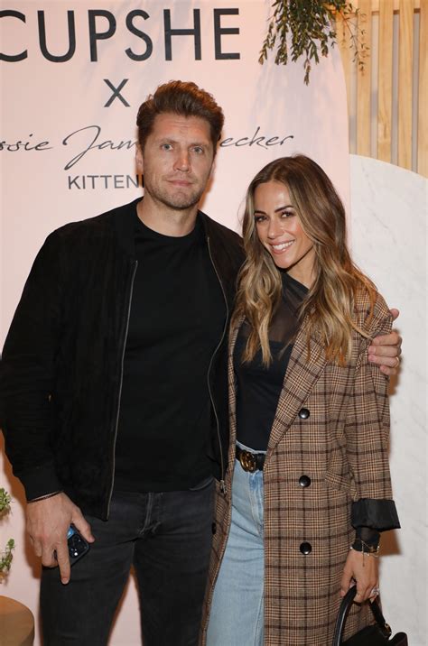 Jana Kramer Thats Not My Husband On Dating Apps I Trust Him