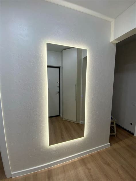 Прямокутне дзеркало з радіусними кутами підсвітка фонова периметральна Розмір 700мм 1600мм