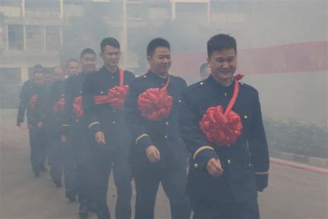 不负青春 无悔火焰蓝 今天9名消防员光荣退出 搜狐大视野 搜狐新闻
