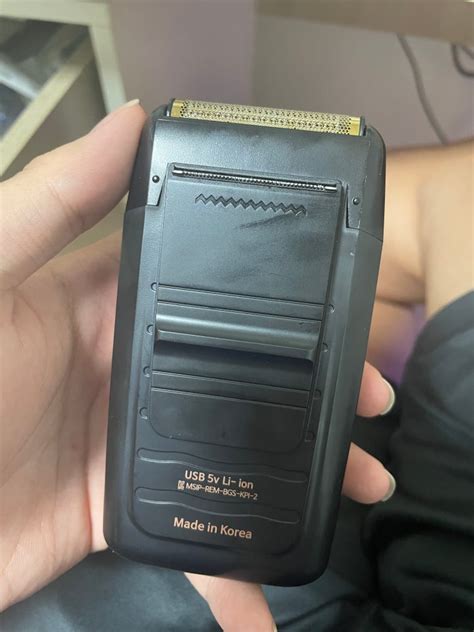 전기면도기로 머리 밀었는데 목 뒷부분이랑 목 윗쪽 두피에 뭐가 오돌토돌 빨갛게 올라왔습니다 지식in