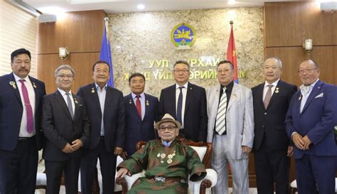 Геологи уул уурхайн салбарынхан төрийн одонгоор энгэрээ мялаалаа