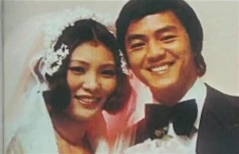 73歲狄龍攜妻子亮相，高清鏡頭下，狄夫人容貌沒有一絲「老態」 壹讀