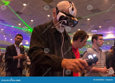 Man Tries Virtual Reality Samsung Gear Vr Headset And Hand Controls