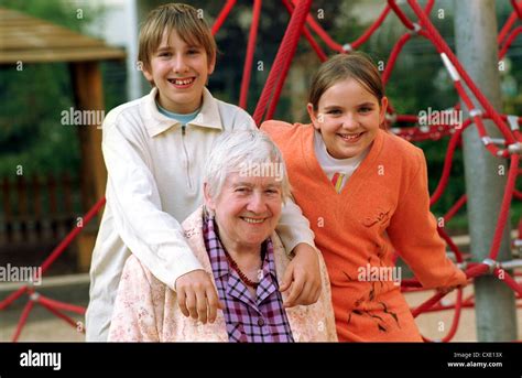 Berlin Oma Enkelin Und Enkel Auf Spielplatz Stockfotografie Alamy