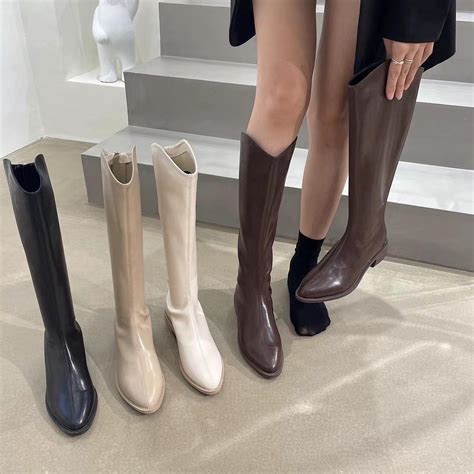 ฤดูใบไม้ผลิและฤดูใบไม้ร่วงปี 2021 รองเท้าบูทคาวบอยตะวันตกแบบบาง รองเท้าบูทสูงสีขาว รองเท้าบูท